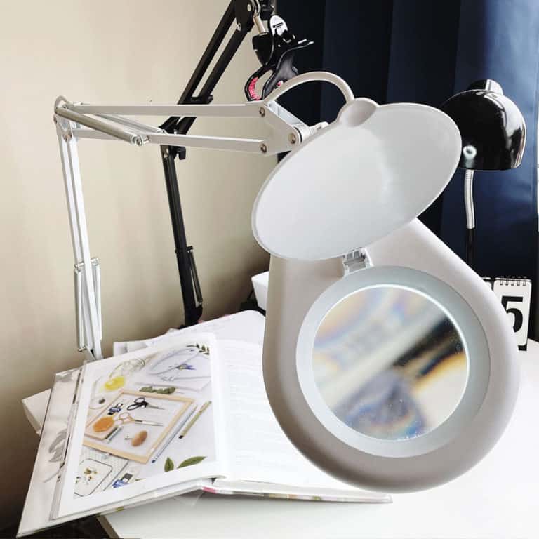 Best Magnifying Lamps For Hand Embroidery - Makenstitch
